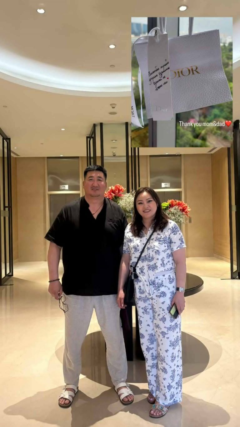 Дэлхийн мисст оролцож буй Б.Эрдэнэсувдыг дэмжихээр түүний аав, ээж Энэтхэг улсад хүрэлцэн иржээ ...