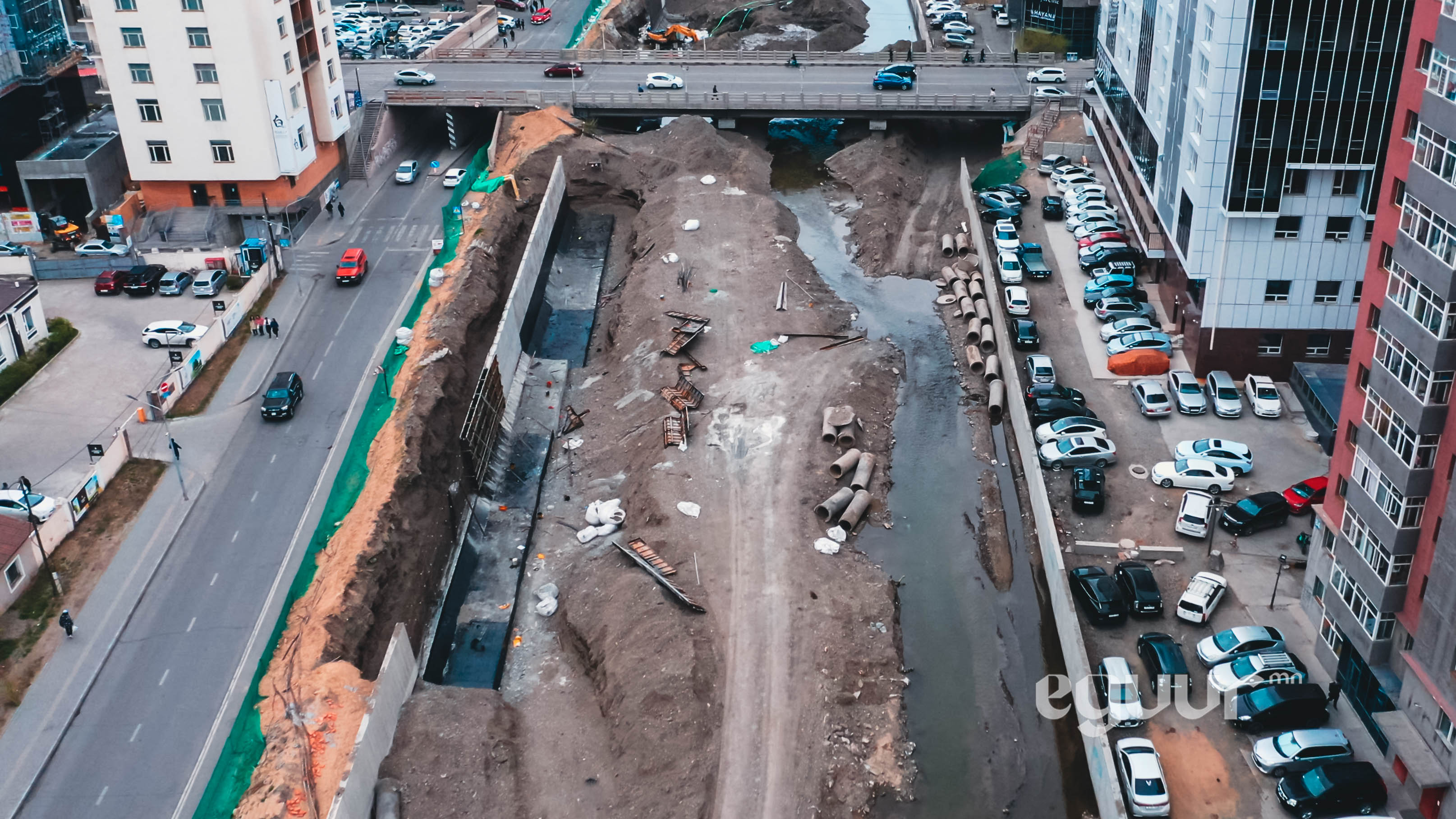 "Сэлбийн бетонон ханыг дагуулан ногоон байгууламж, гэрэлтүүлэг, явган хүний болон дугуйн зам ...