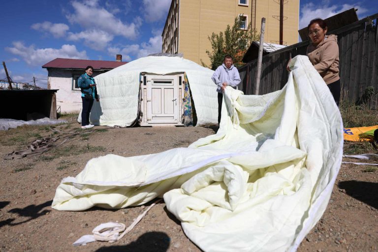 Гэр хорооллын 5000 айл өрхийг стандартын дагуу, иж бүрэн дулаалжээ - Eguur.MN